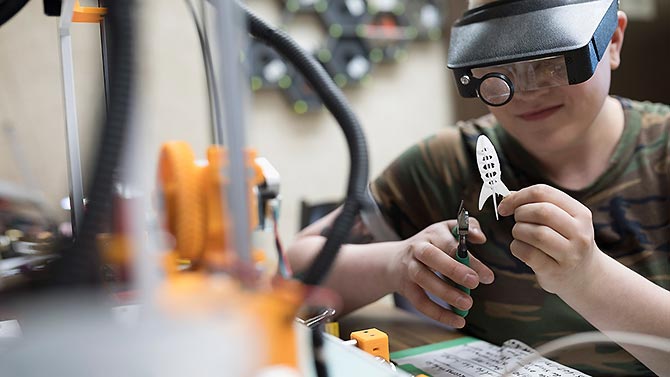 Contact us - PwC AI Lab